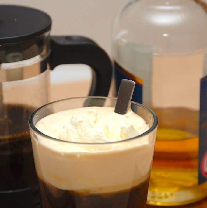 Whiskey Sour - den rigtige opskrift - Madens Verden