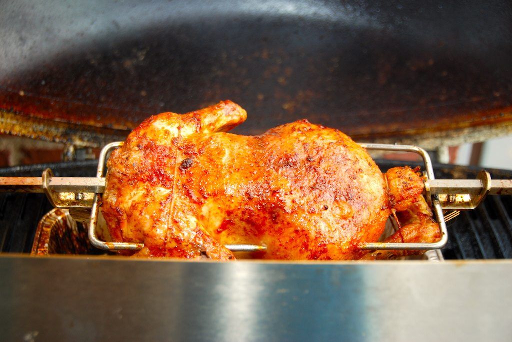 Grillet kylling på rotisserie (Weber Q3200 gasgrill) - Madens Verden
