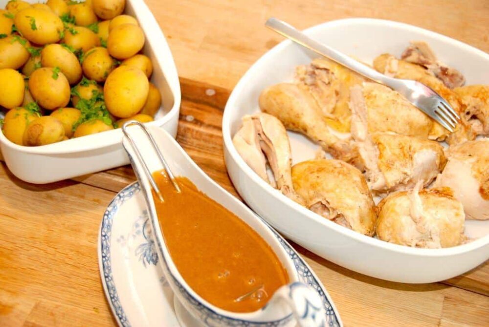 Kogt kylling - sådan skal du koge en kylling - Madens Verden