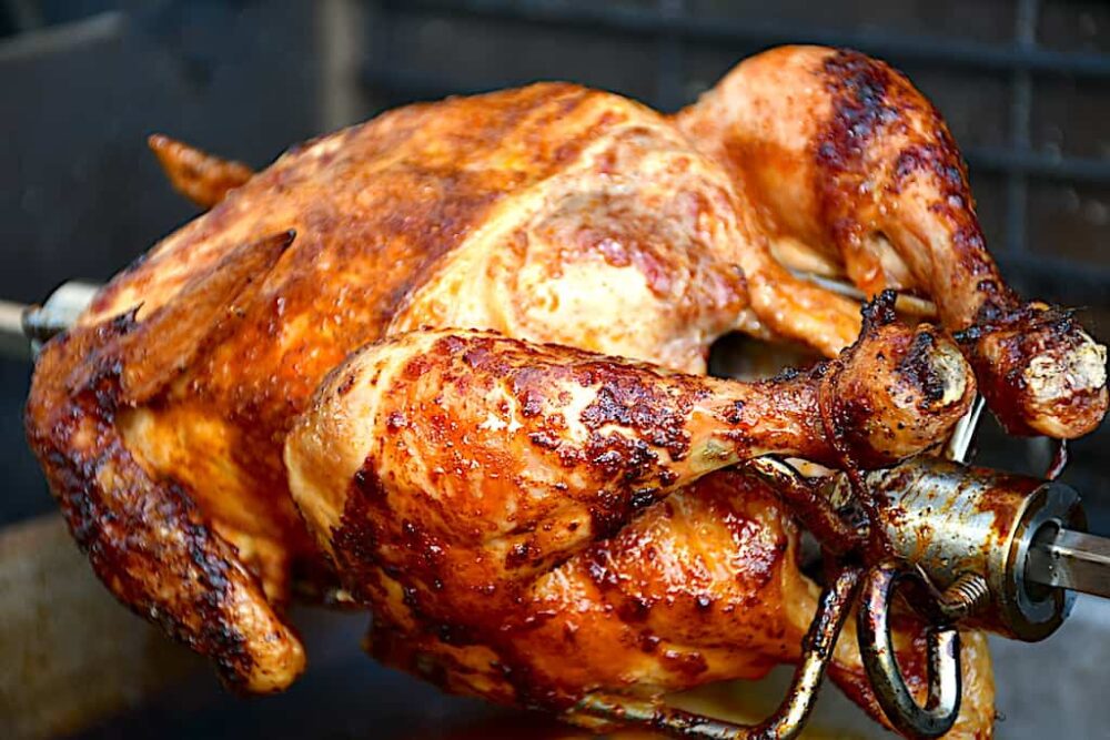Grillet kylling på rotisserie (roterende spyd)