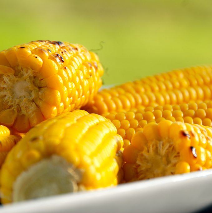 Sådan laver du nemt majs i mikroovn på 4 min. - Madens Verden