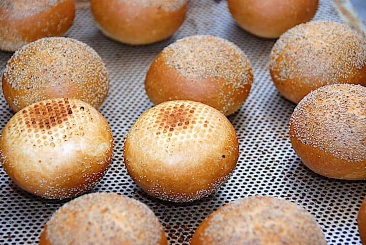 Rundstykker (bagerens egen opskrift og metode)