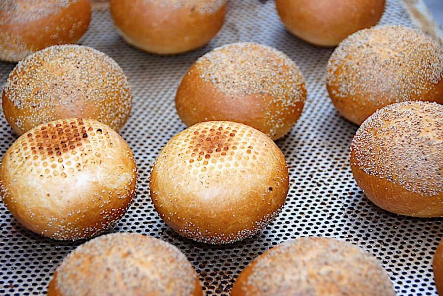 Rundstykker - bagerens egen opskrift og metode - Madens Verden