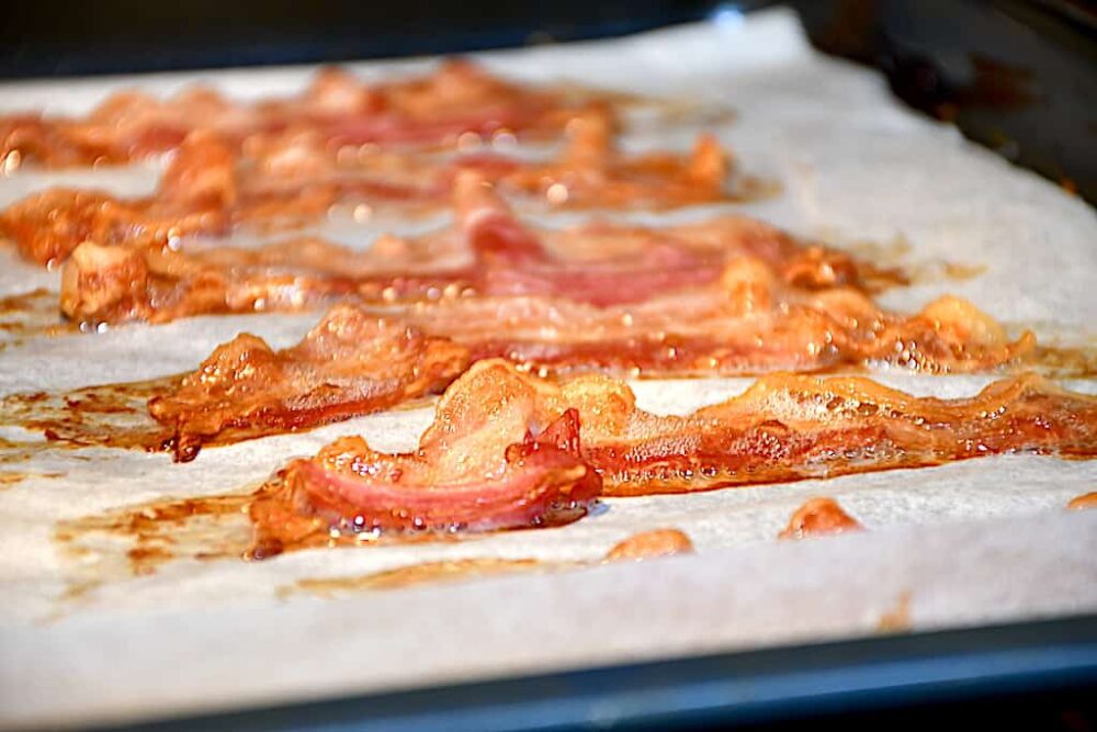 Bacon i ovn (sådan steger du bacon perfekt i ovnen)