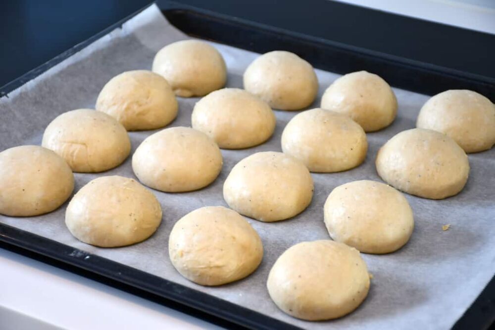 Varme hveder (opskrift på store hvedeknopper til St. Bededag)