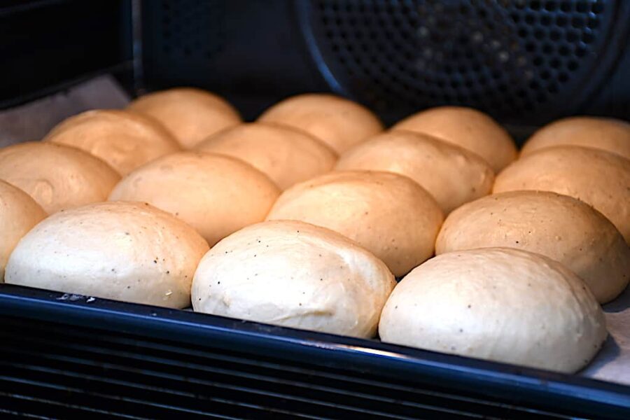 Varme hveder - opskrift på store hvedeknopper - Madens Verden