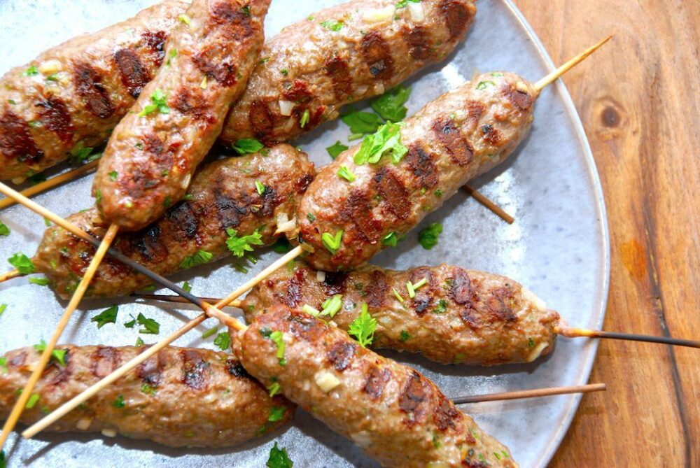 Hjemmelavet kebab af hakket oksekød til grill eller pande