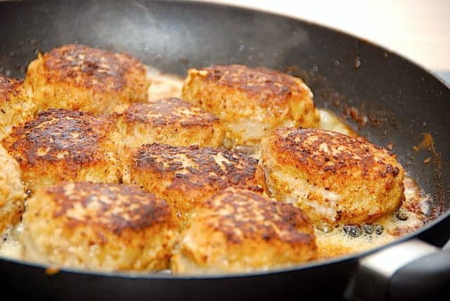 Gammeldags frikadeller (slagterens bedste opskrift) - Madens Verden