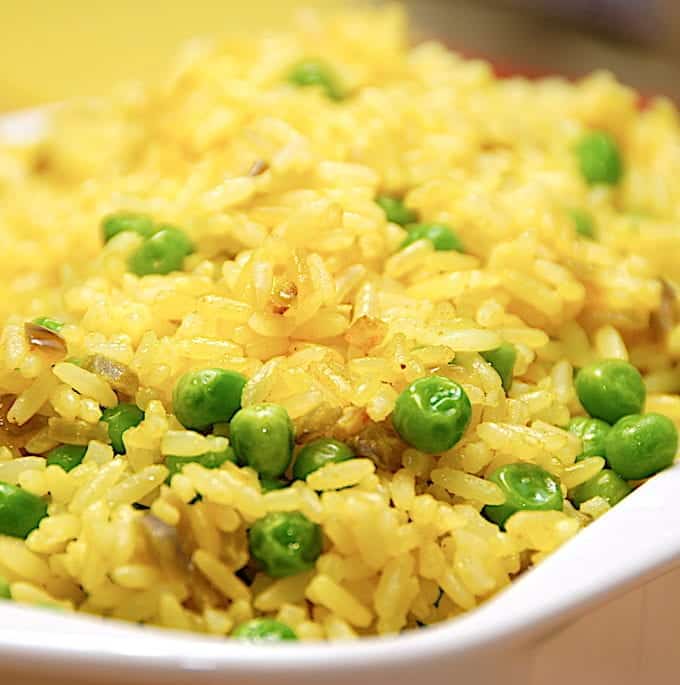 Nem opskrift på ris med karry og ærter (som tilbehør)