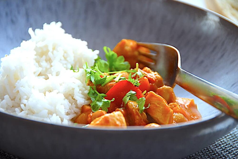 Kylling og kikærter - nem indisk karryret på 15 minutter