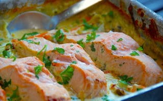 Indisk karryret med kylling, kikærter og spinat - Madens Verden