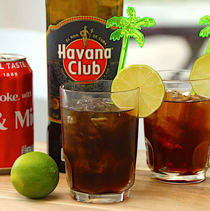 Cuba Libre (opskrift på drink med rom og cola)