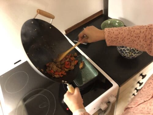 Wok guide: Lynstegning i wok af både grønt og kød