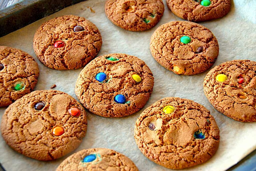 M&M cookies opskrift med chokoladeknapper