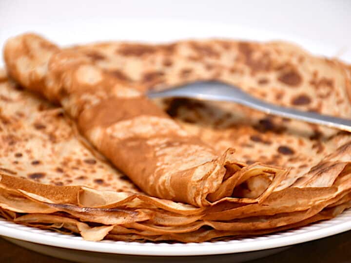 Pandekager - nem opskrift på gammeldags pandekagedej - Madens Verden