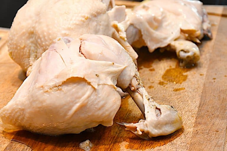 Kogt kylling (sådan skal du koge en hel kylling)