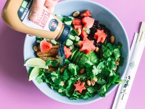 Poke Bowl med kylling, mango og grøntsager