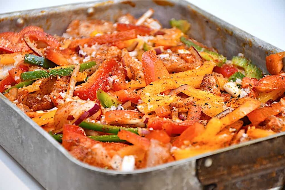 Fajitas med kylling og peberfrugt lavet i fad i ovn