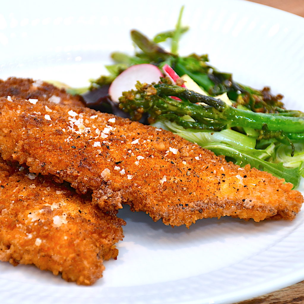 Kyllingeschnitzler - paneret schnitzel af kylling med tilbehør