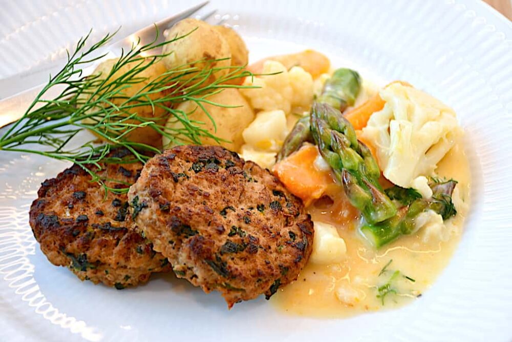 Tuc kage - opskrift på lækker kage med Tuc saltkiks - Madens Verden