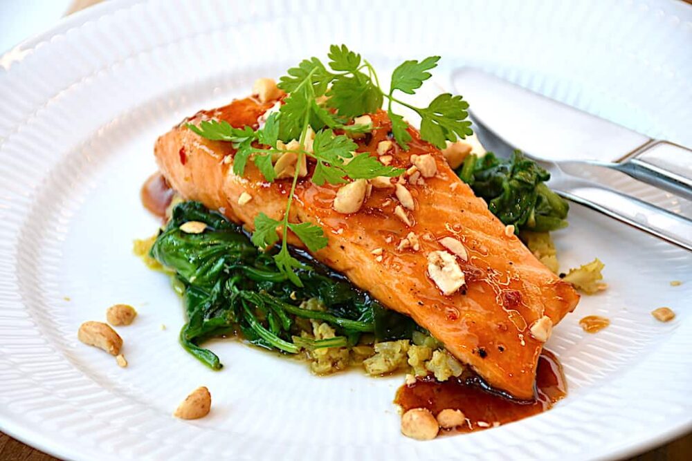 Stegt laks med avocado og mango