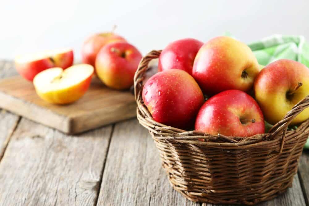 Langtidsstegte ribben i ovn (opskrift med BBQ-marinade)