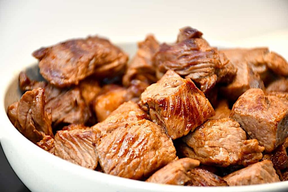 Bistrogryde med oksekød, pølser og champignon