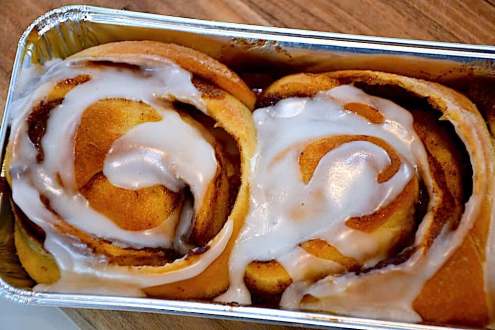 Kanelsnegle opskrift med creme og remonce