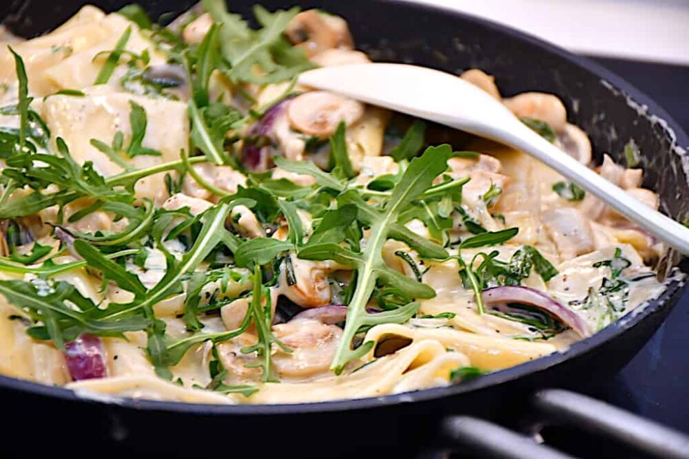 Pasta med kylling og champignon - nem og lækker opskrift