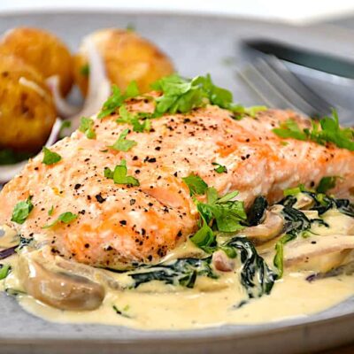 Glaseret laks med blomkålsris og spinat - Madens Verden