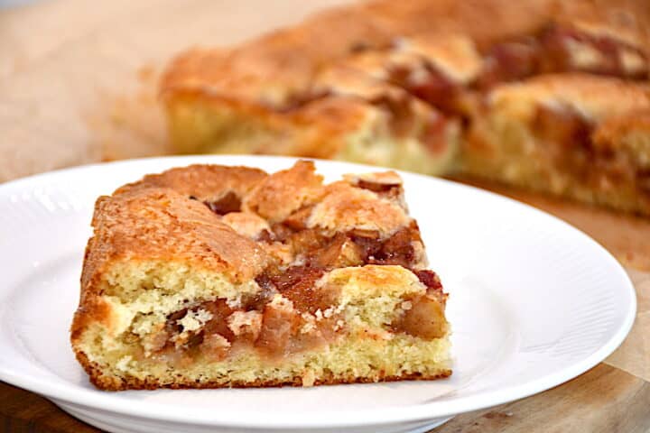 Rabarberkage (nem og lækker opskrift på kage med rabarber)