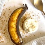 Grillet banan med vaniljeis - Lynhurtig dessert - Madens Verden