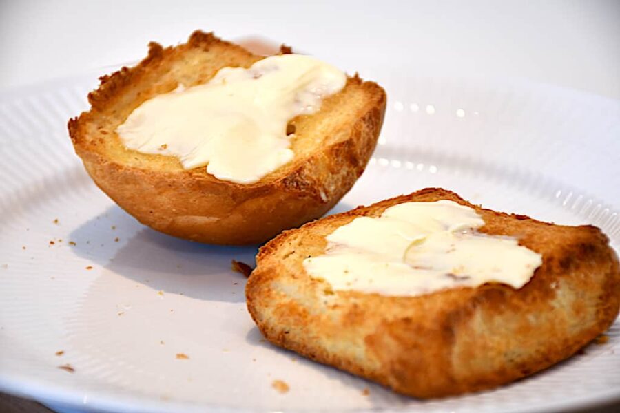 Varme hveder - opskrift på store hvedeknopper - Madens Verden