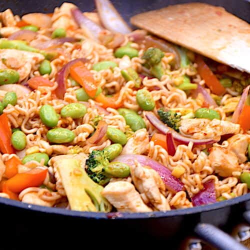 Wokret med kalvekød, broccolini og ris