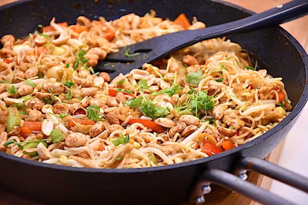 Bagt kylling med gulerødder og kartofler i fad – Madens Verden