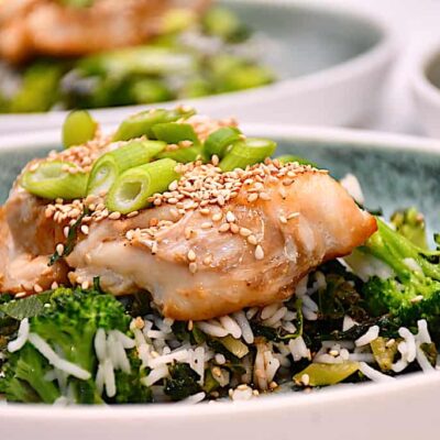 Glaseret torsk med ris, broccoli og grønkål