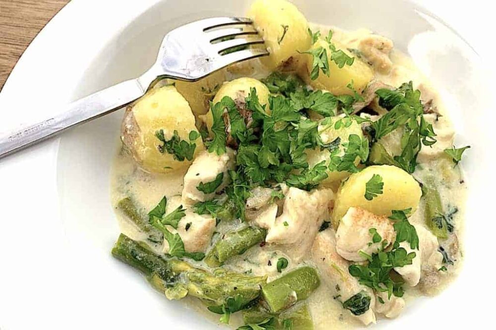 Kogt kylling (sådan skal du koge en hel kylling)