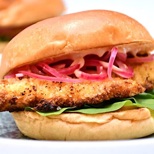 Crispy chicken burger med sprød kylling