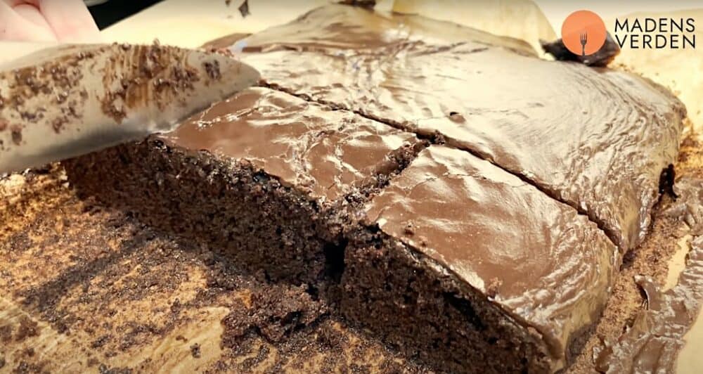 Chokoladekage (nem opskrift på verdens bedste chokoladekage) - Madens ...