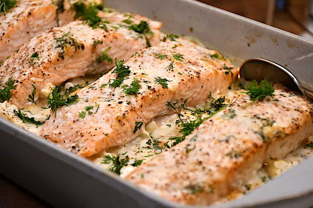 Glaseret laks med blomkålsris og spinat - Madensverden.dk