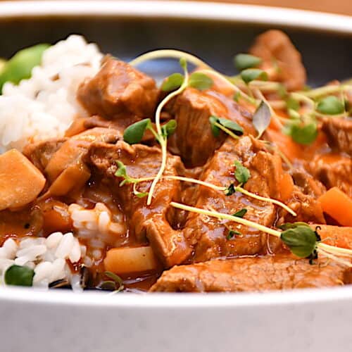 Oksemørbradgryde med champignon og gulerødder