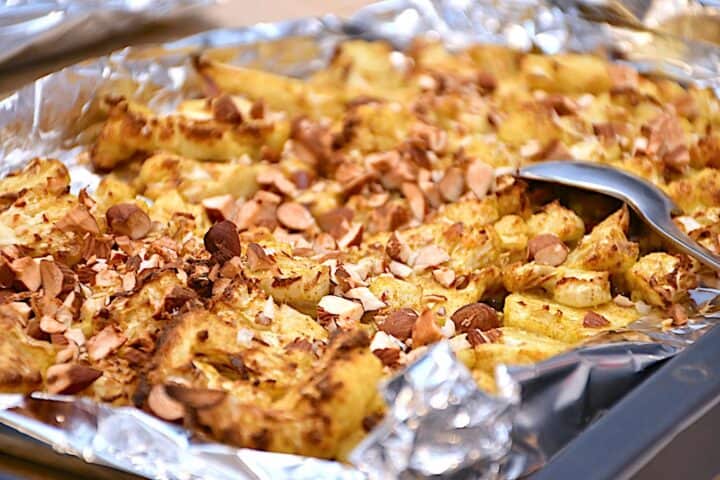 Ristet blomkål med karry og mandler