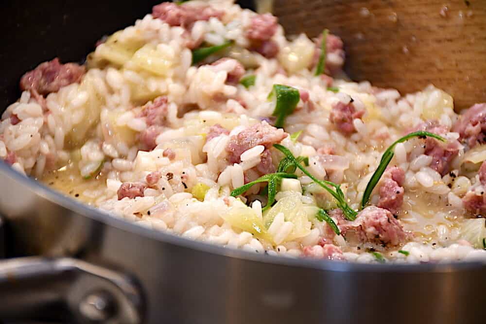 Risotto med salsiccia og fennikel: Nem italiensk klassiker