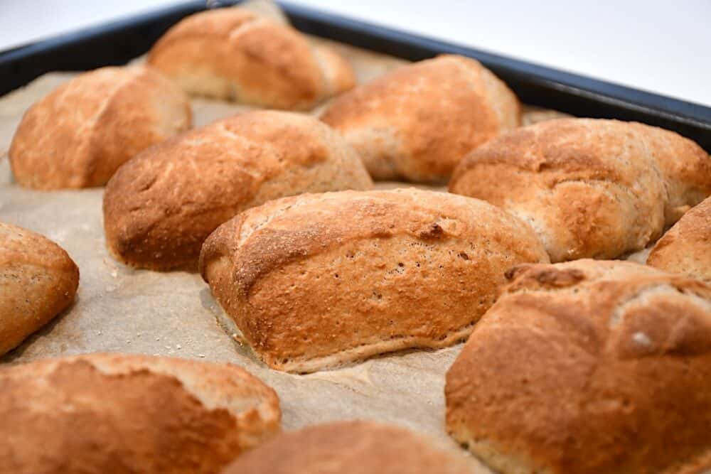 Koldhævede kefirboller (nemme boller med kefir)