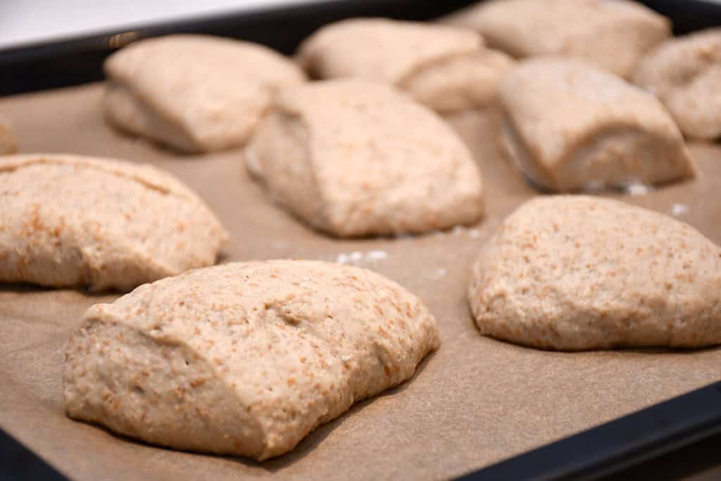 Koldhævede kefirboller (nemme boller med kefir)