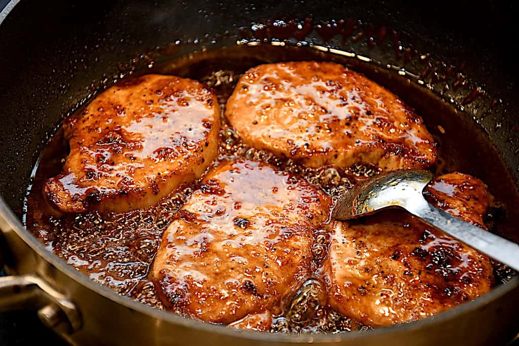 Koteletter i sticky sauce (med stegt broccoli og blomkål)