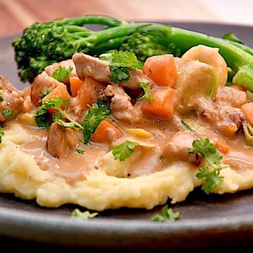Bistrogryde med oksekød, pølser og champignon